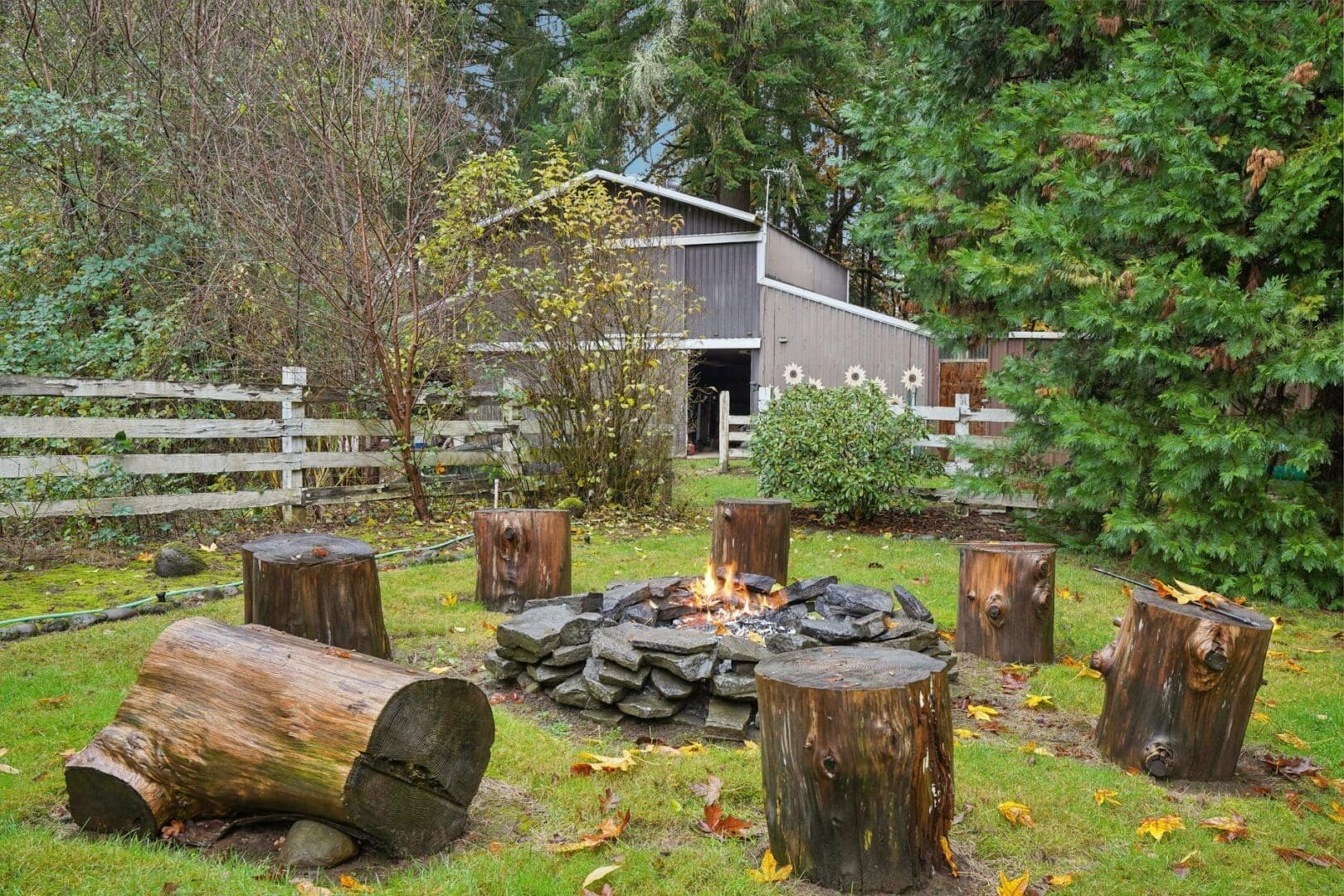 How to Create a Fire Pit Seating Area | HomeFurnishings.com